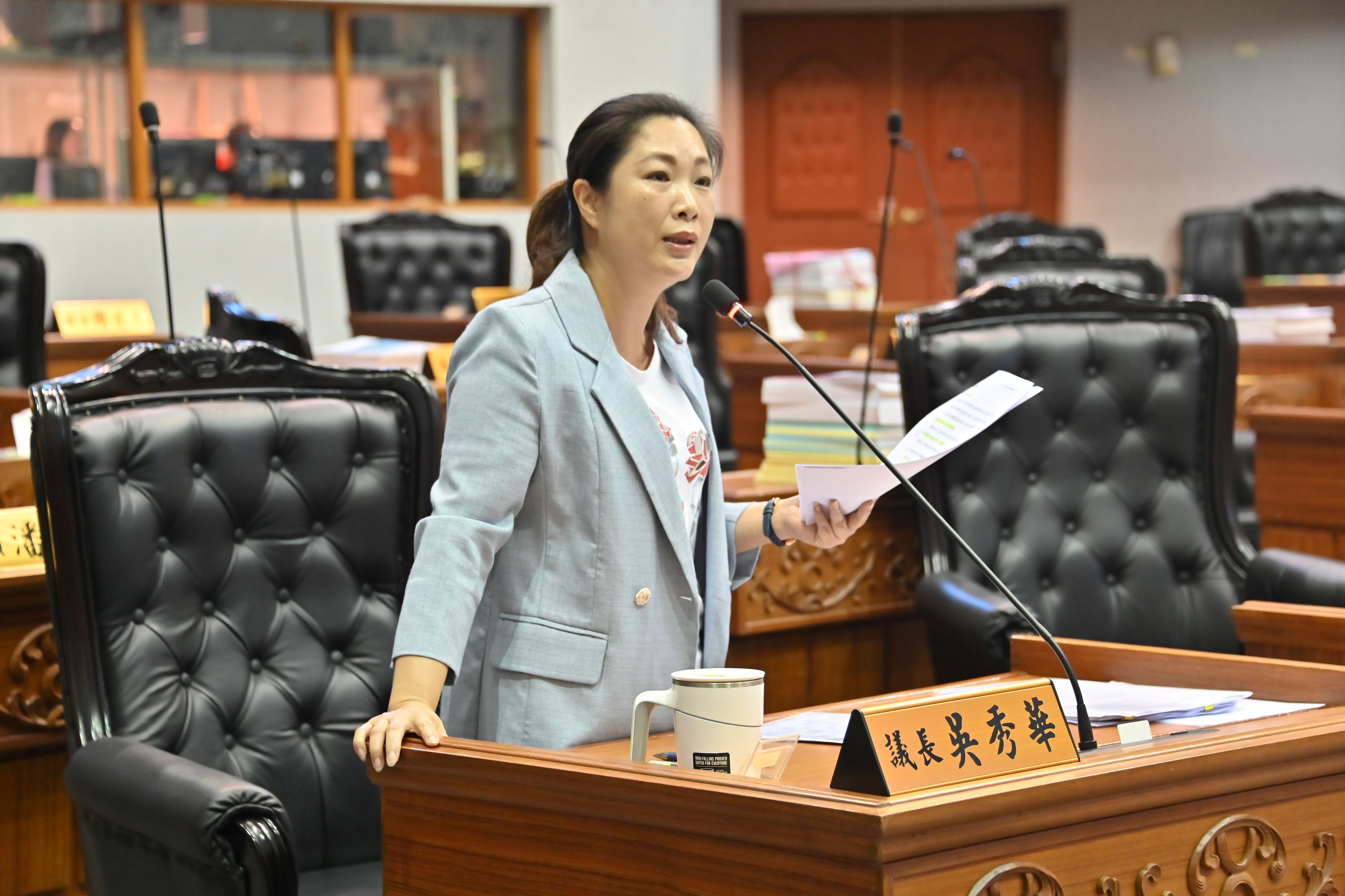 溫柔的政治美學 吳秀華拉近議會與民眾距離