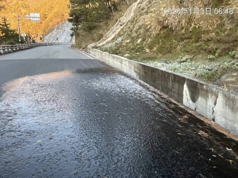 台20臨105線37K至44K (埡口至向陽)因路面結冰 於1月3日上午7時預警性封閉道路